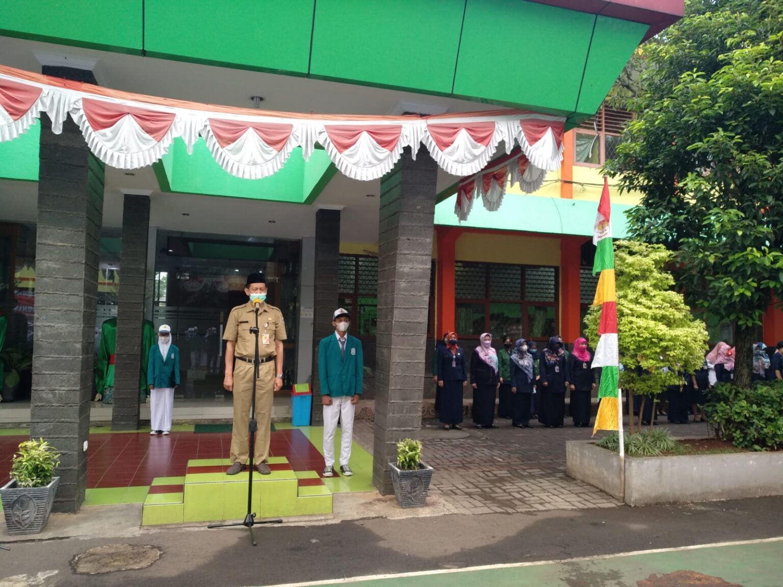 Kepala Tata Usaha SMKN 22 Jakarta Menjadi Pembina Upacara. – SMK Negeri ...