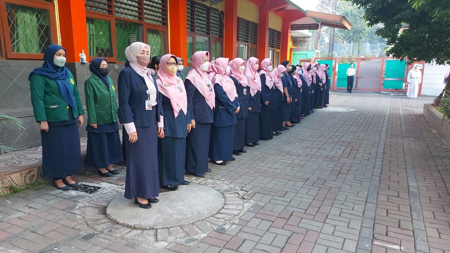 Upacara Kenaikan Bendera di SMKN 22 Jakarta – SMK Negeri 22 Jakarta
